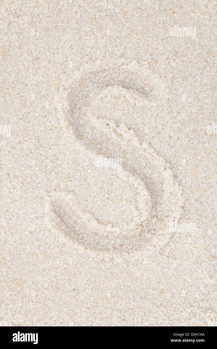 Alphabet writing on the sand - Letter S Stock Photo - Alamy