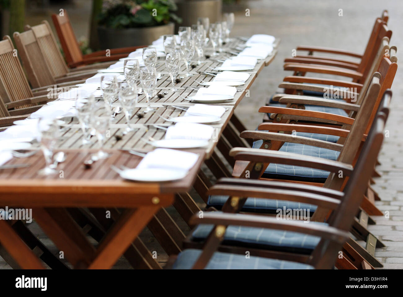 Hamburg, Germany, empty set tables in a restaurant Stock Photo - Alamy