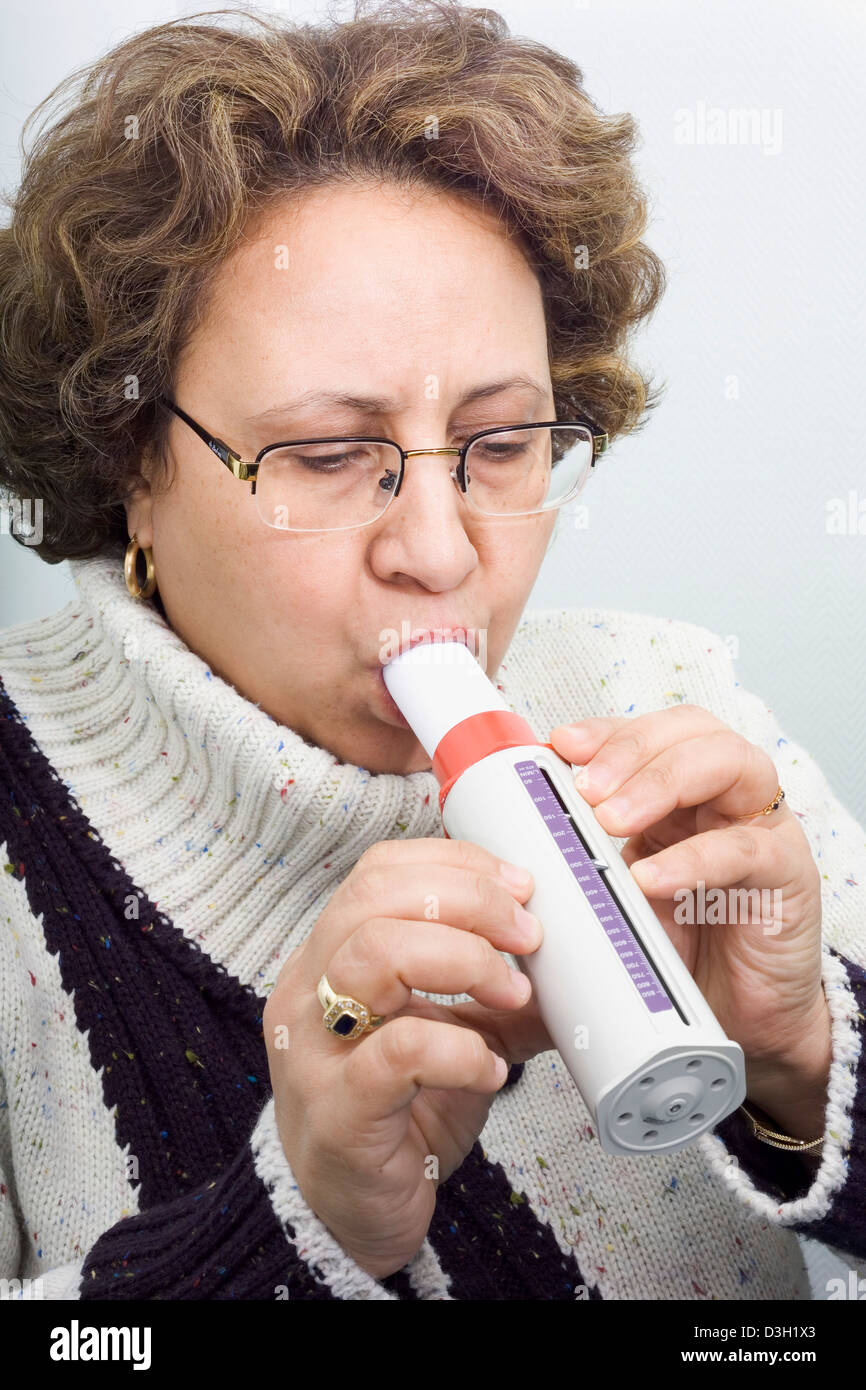 BREATHING, SPIROMETRY IN A WOMAN Stock Photo - Alamy