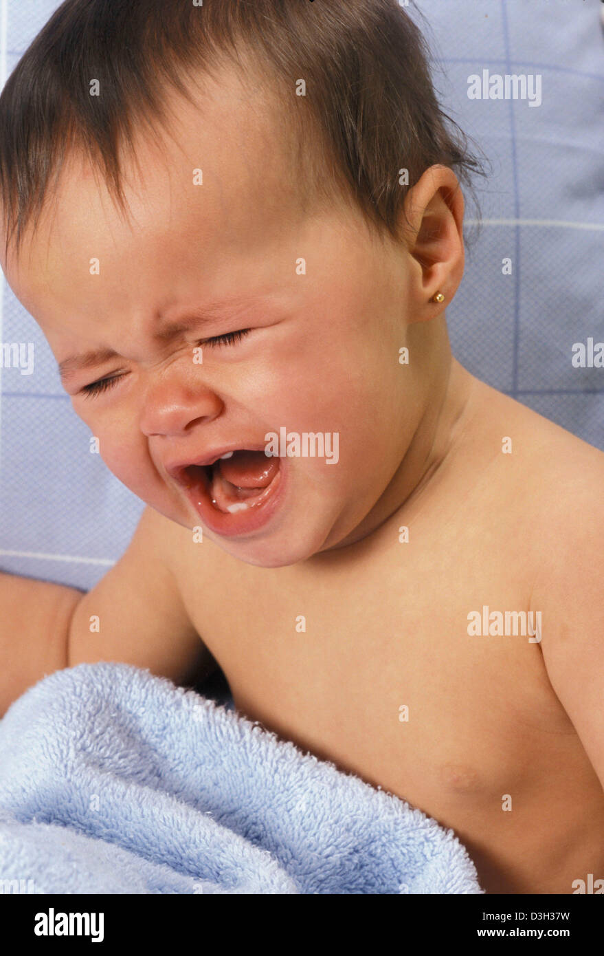 Baby crying alone hi-res stock photography and images - Alamy
