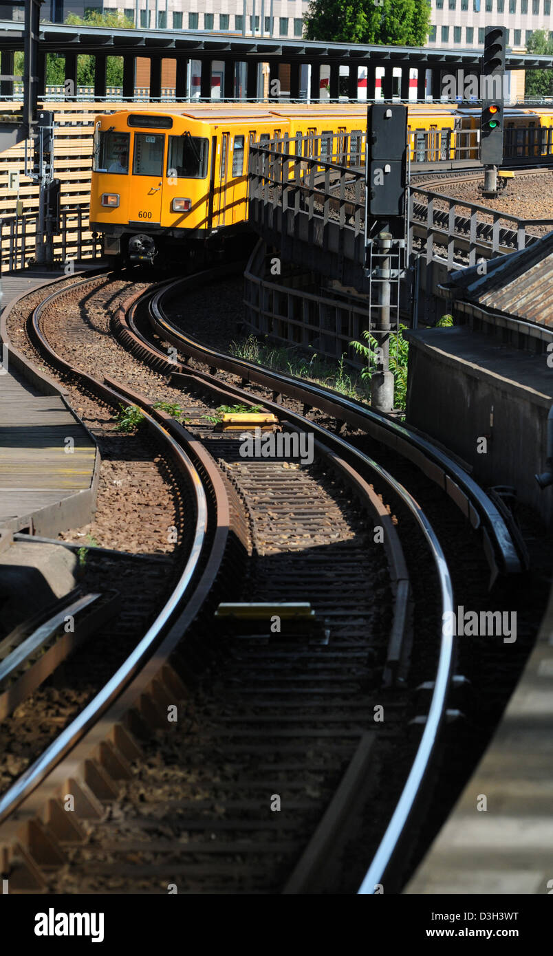 Berlin, Germany, train the underground line U2 BVG Gleisdreieck Stock ...