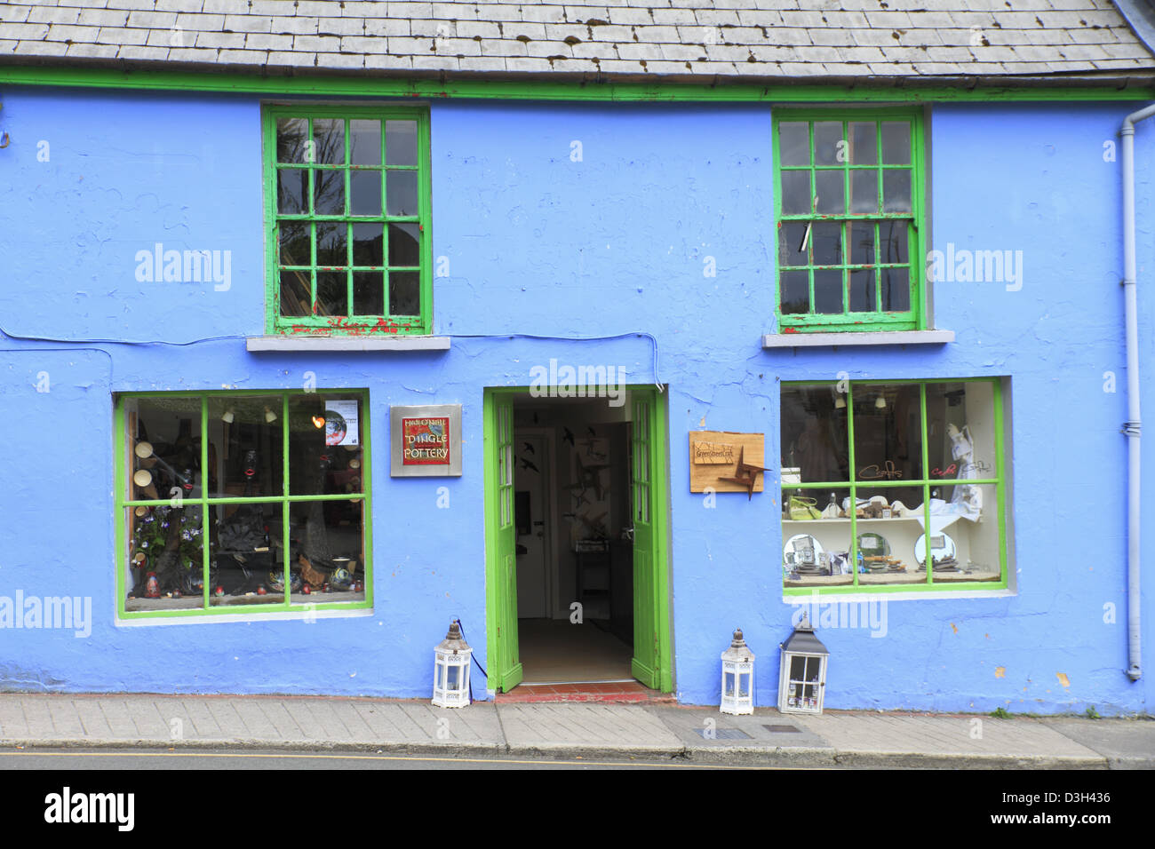 Traditional Irish shopfronts shop fronts shops pub pubs in the town of ...