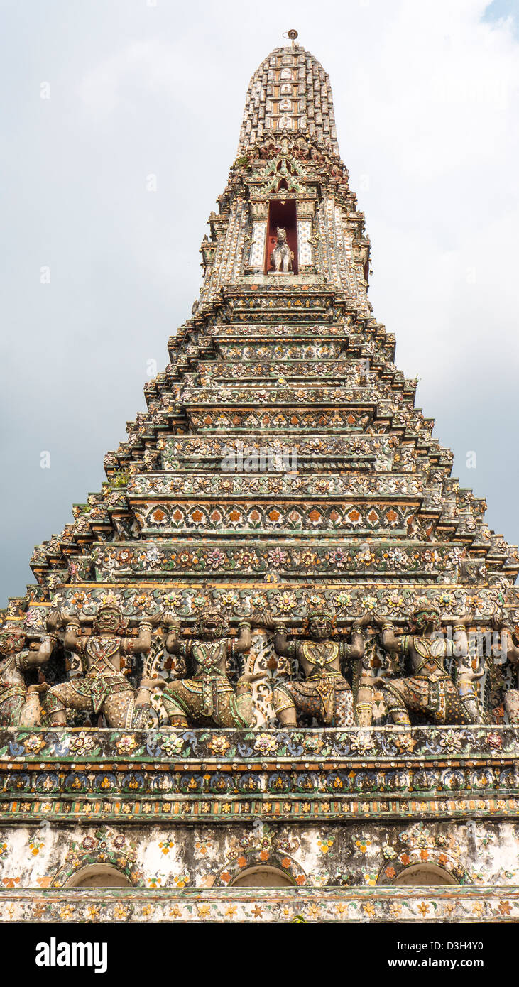 Detail of the main Prang. Wat Arun. Bangkok. Thailand Stock Photo - Alamy