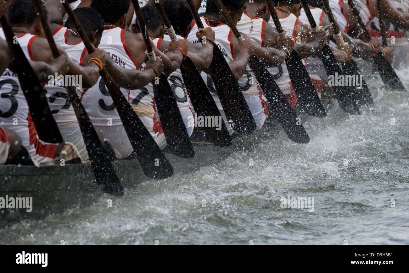 Oarsmen in kerala boat race hi-res stock photography and images - Alamy