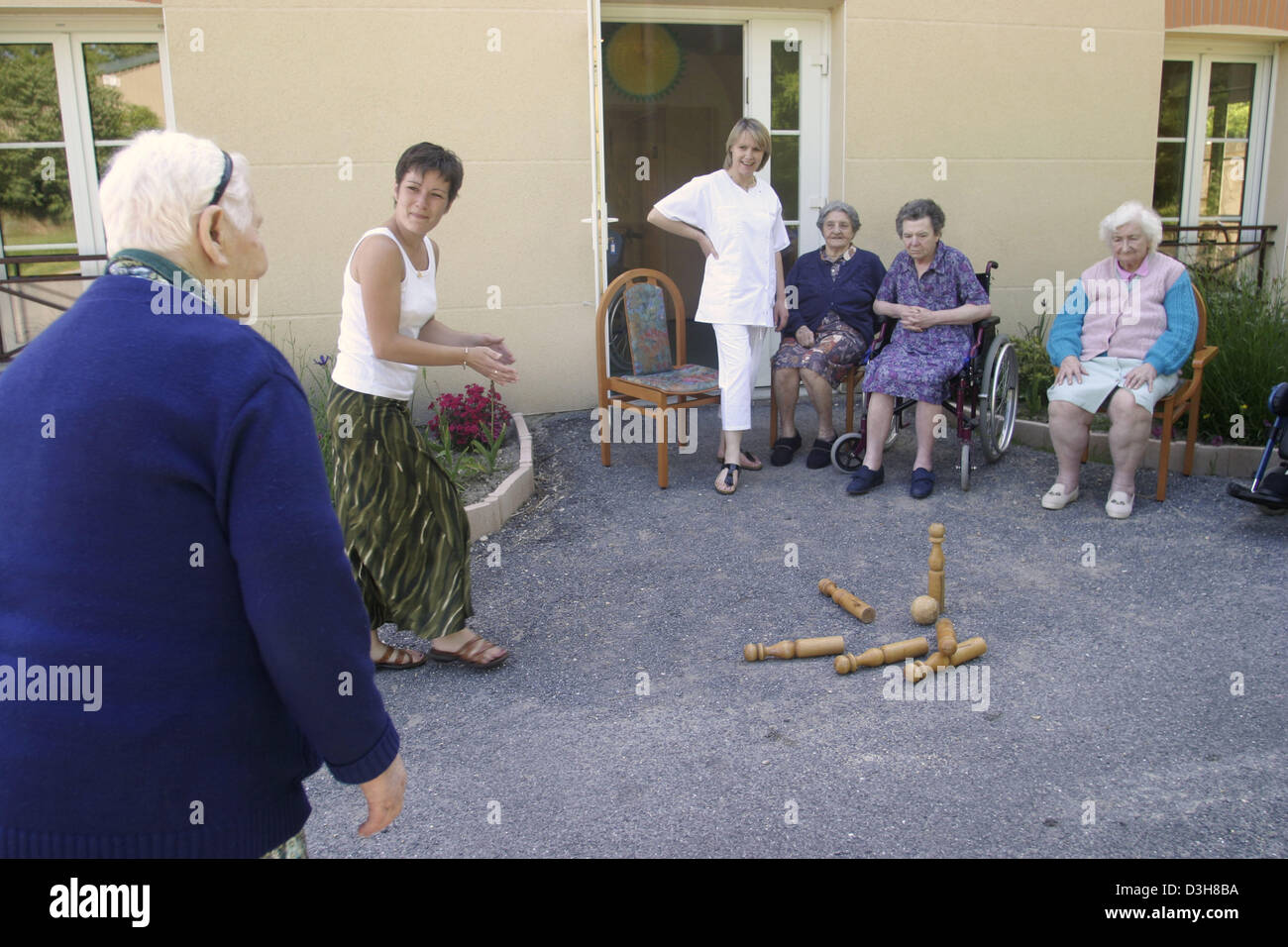 Old peoples home exterior hi-res stock photography and images - Alamy