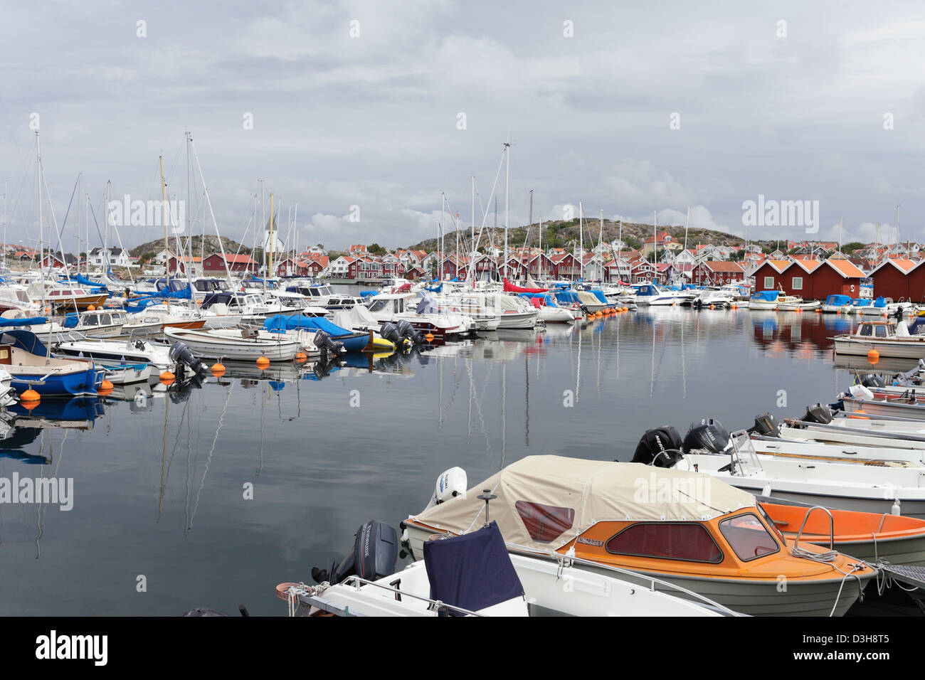 Sweden marina boats masts hi-res stock photography and images - Alamy