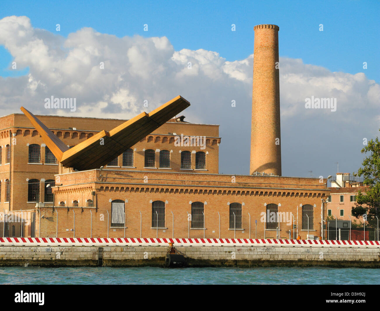 Old art deco brick building hi-res stock photography and images - Alamy