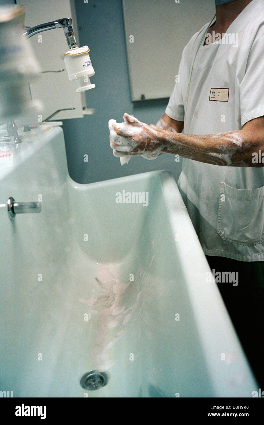 HAND WASHING IN HOSPITAL Stock Photo - Alamy