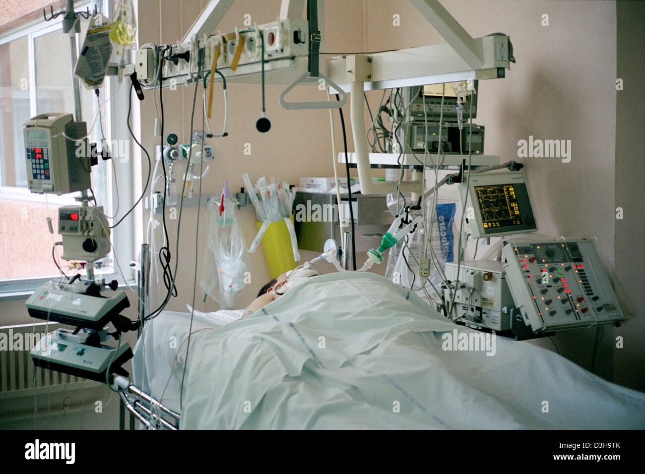 Device Artificial Respiration Stock Photos & Device Artificial ...