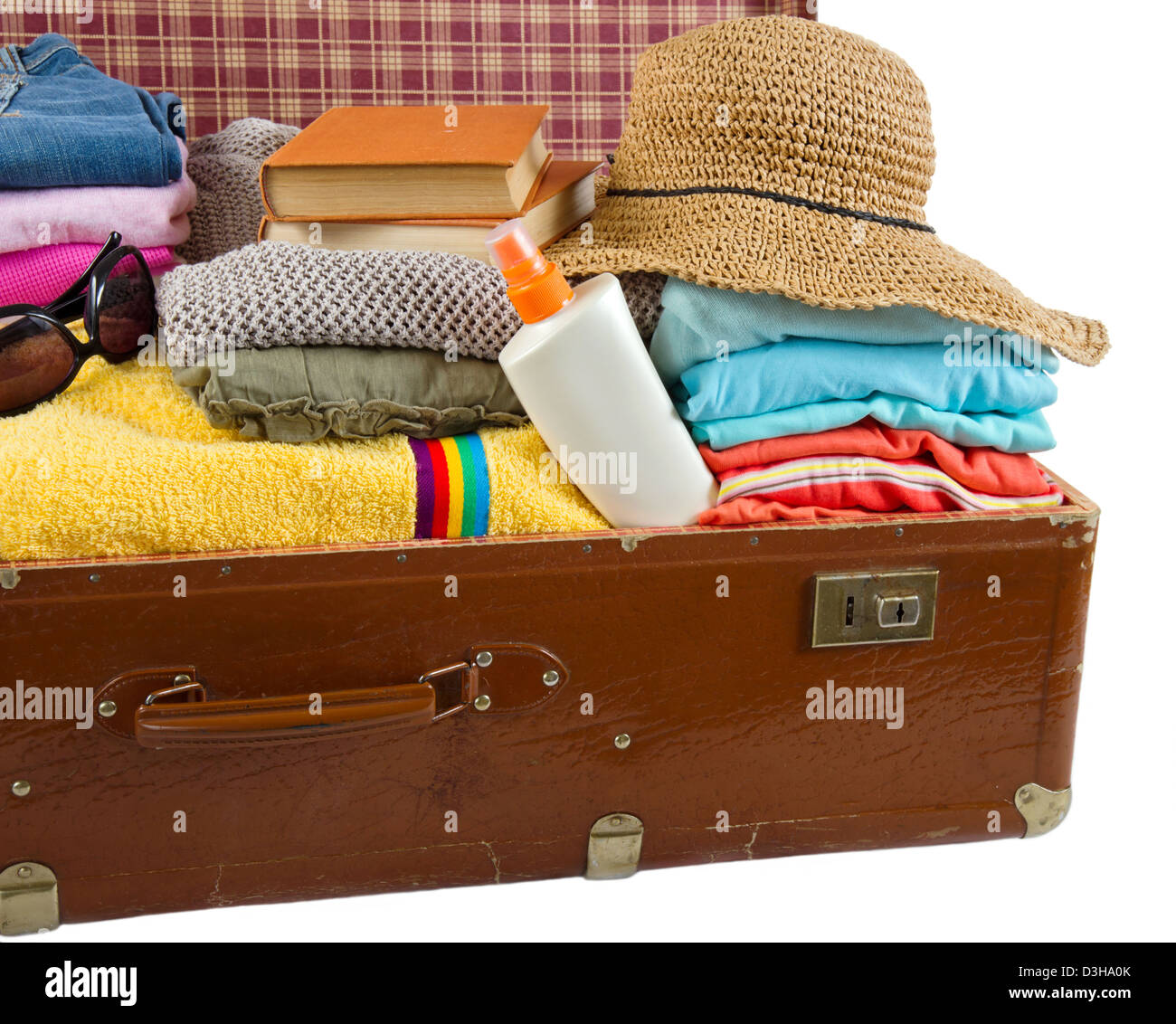 Open suitcase books hi-res stock photography and images - Alamy