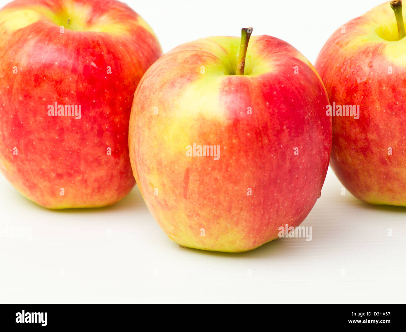 Vivid color apples hi-res stock photography and images - Alamy