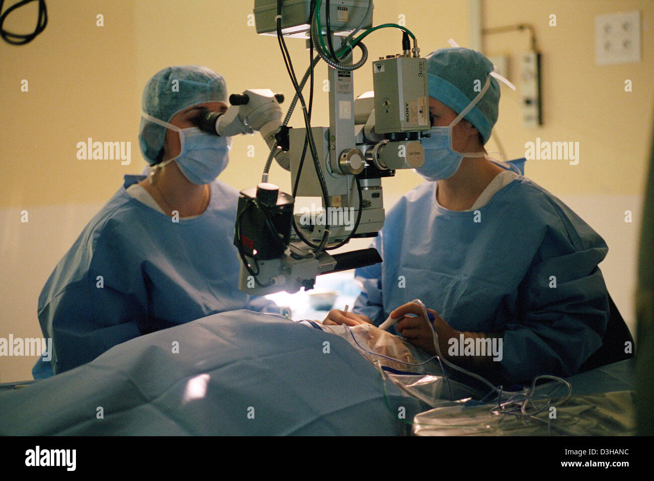 Surgical mask micrograph hi-res stock photography and images - Alamy