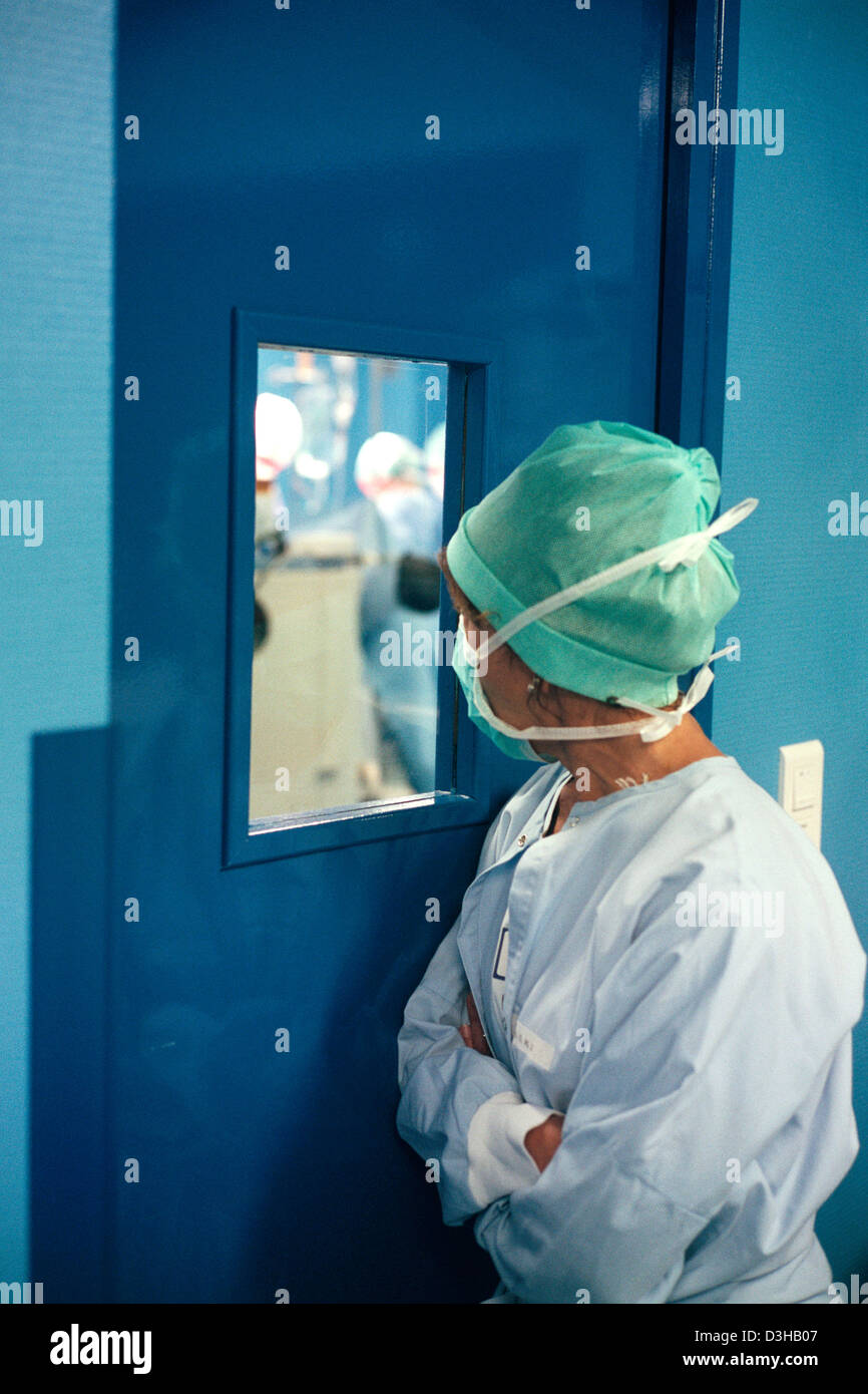 OPERATING ROOM NURSE Stock Photo - Alamy