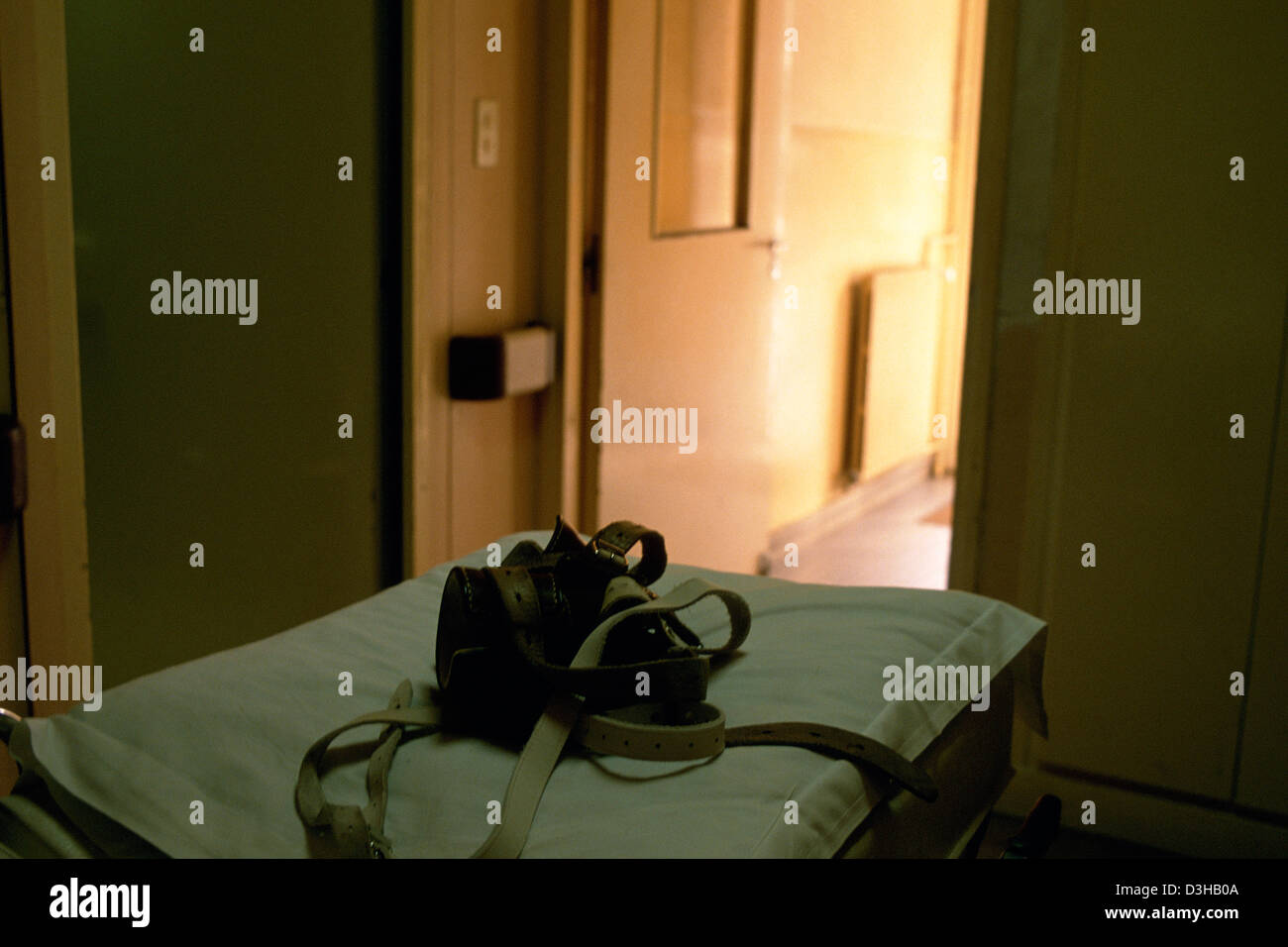Restraints hospital hi-res stock photography and images - Alamy