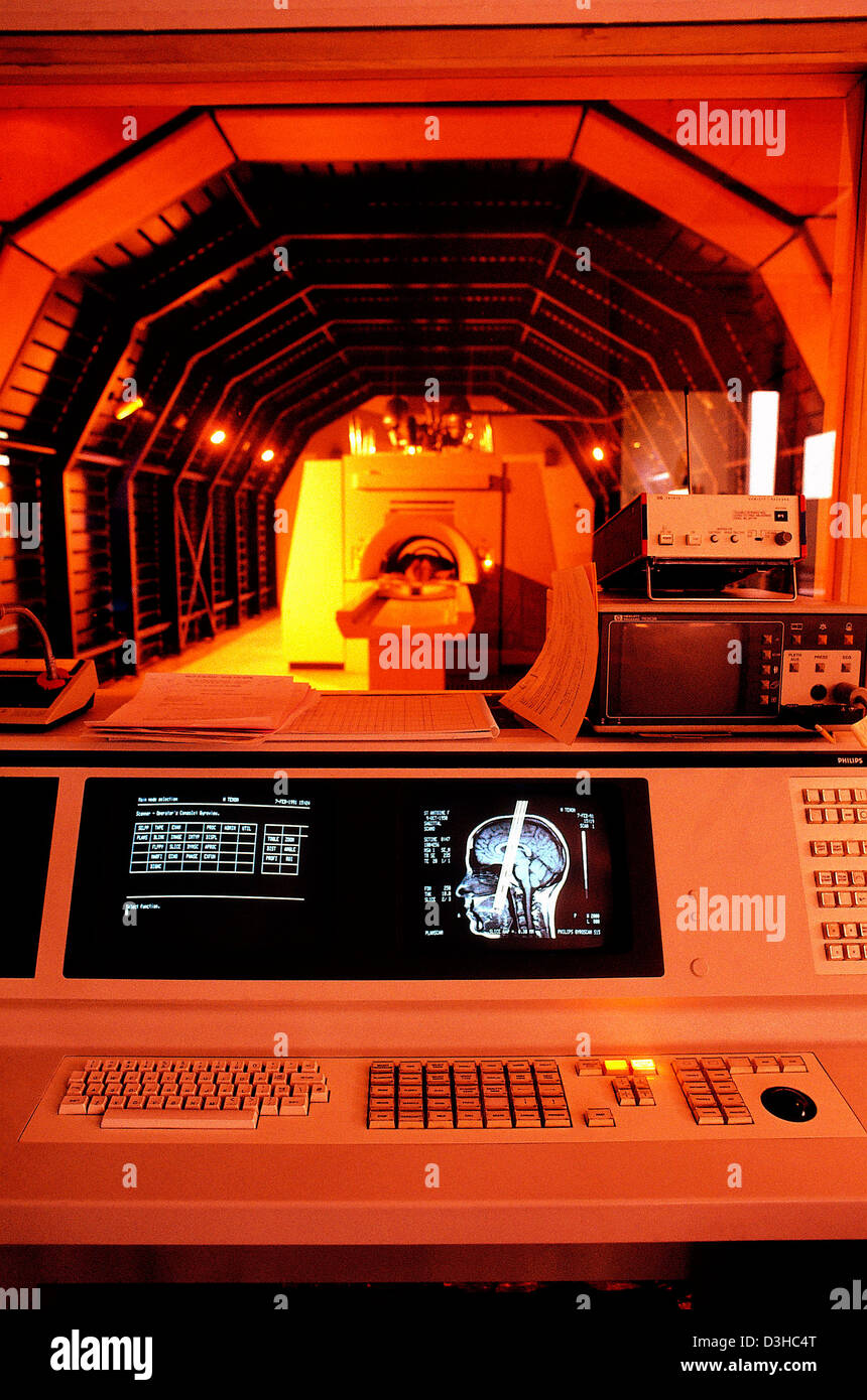 Nmr nuclear magnetic resonance medical hi-res stock photography and ...