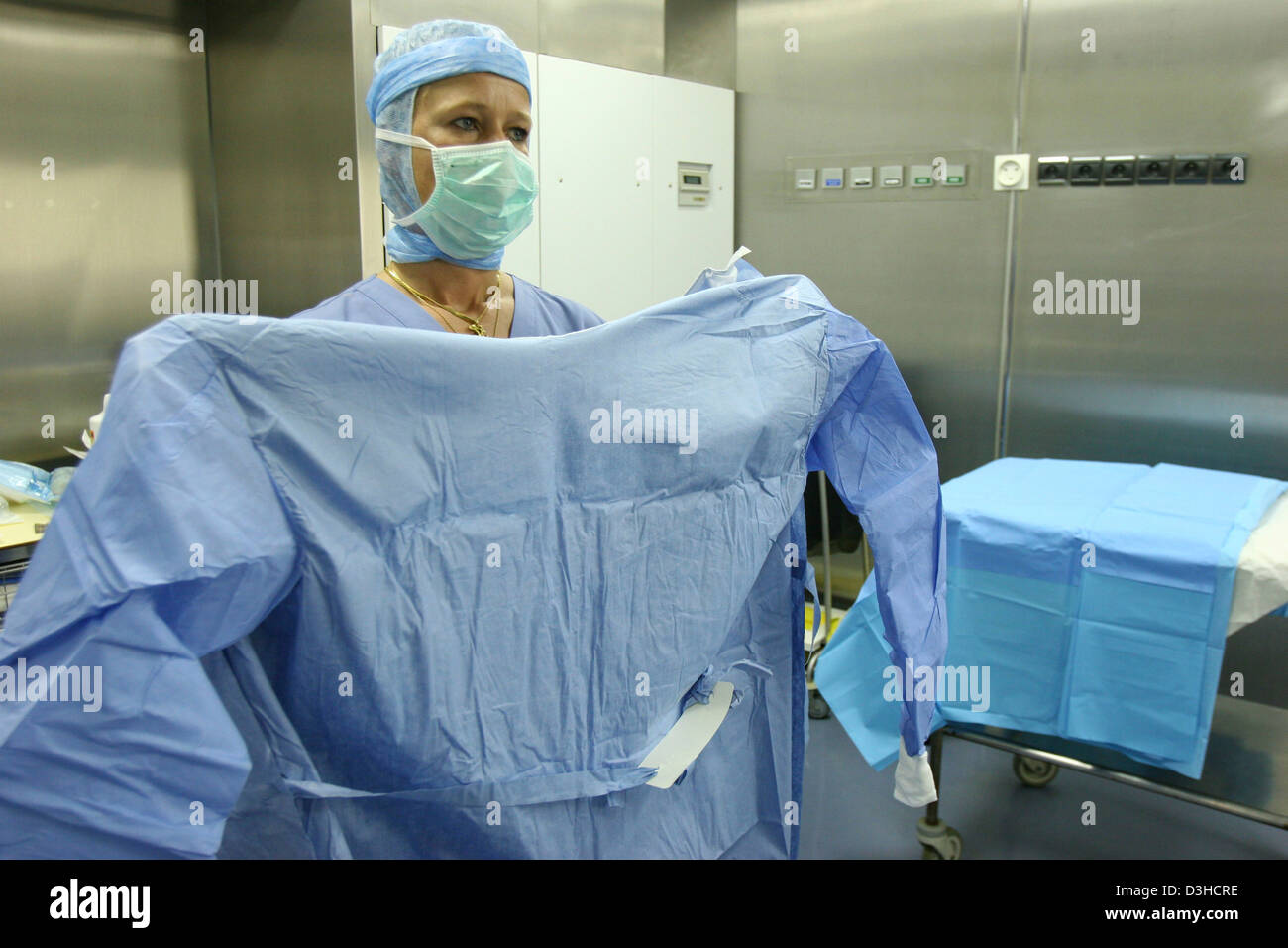 OPERATING ROOM NURSE Stock Photo - Alamy