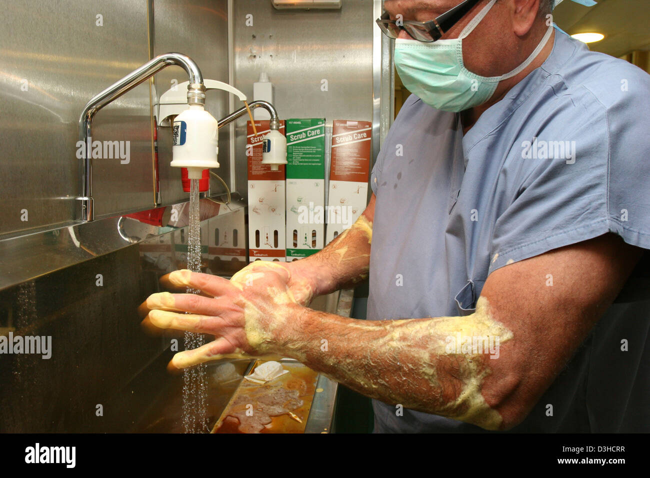 HAND WASHING IN HOSPITAL Stock Photo - Alamy
