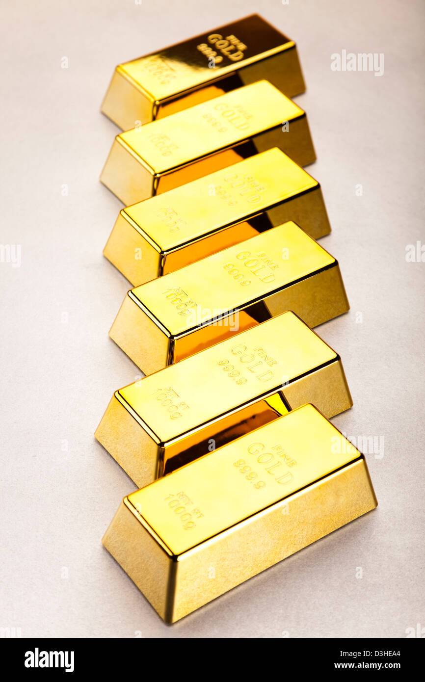 Gold bullions pyramid hi-res stock photography and images - Alamy