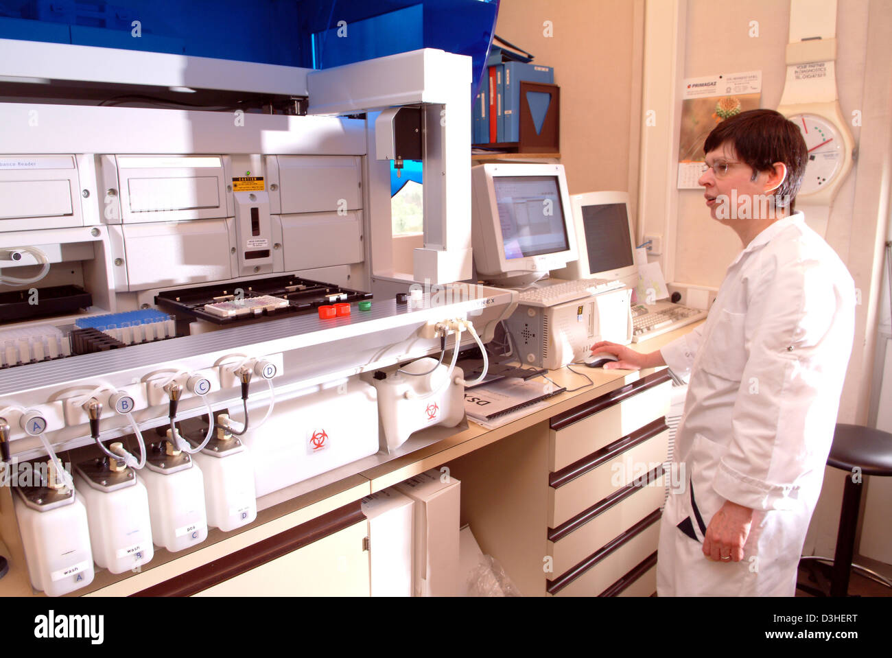 LABORATORY WORKER Stock Photo - Alamy