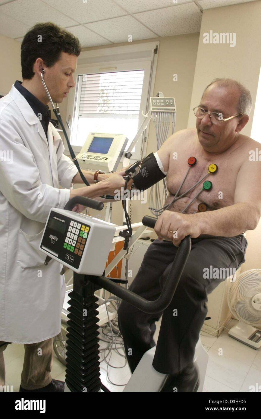 STRESS TEST, ELDERLY PERSON Stock Photo - Alamy