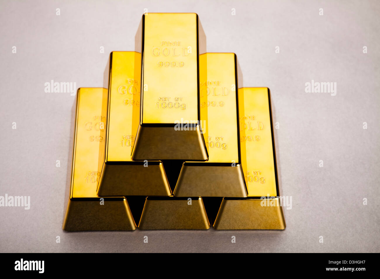Gold bullions pyramid hi-res stock photography and images - Alamy