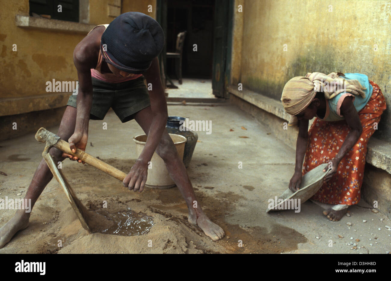 Child labour construction site hi-res stock photography and images - Alamy