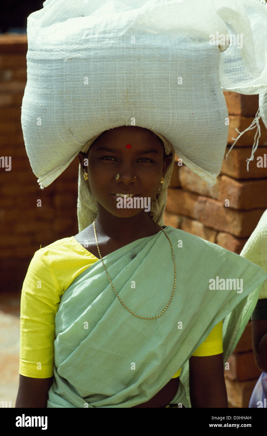 Child labour india girls hi-res stock photography and images - Alamy