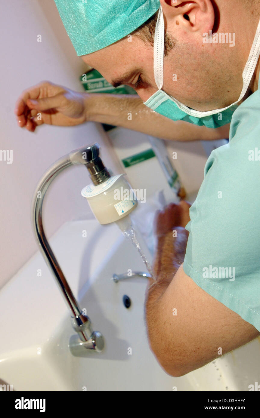 HAND WASHING IN HOSPITAL Stock Photo - Alamy