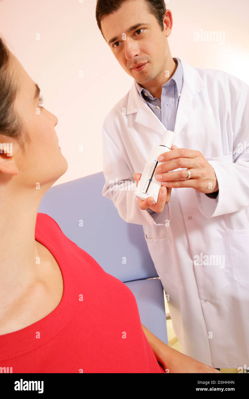 BREATHING, SPIROMETRY IN A WOMAN Stock Photo - Alamy