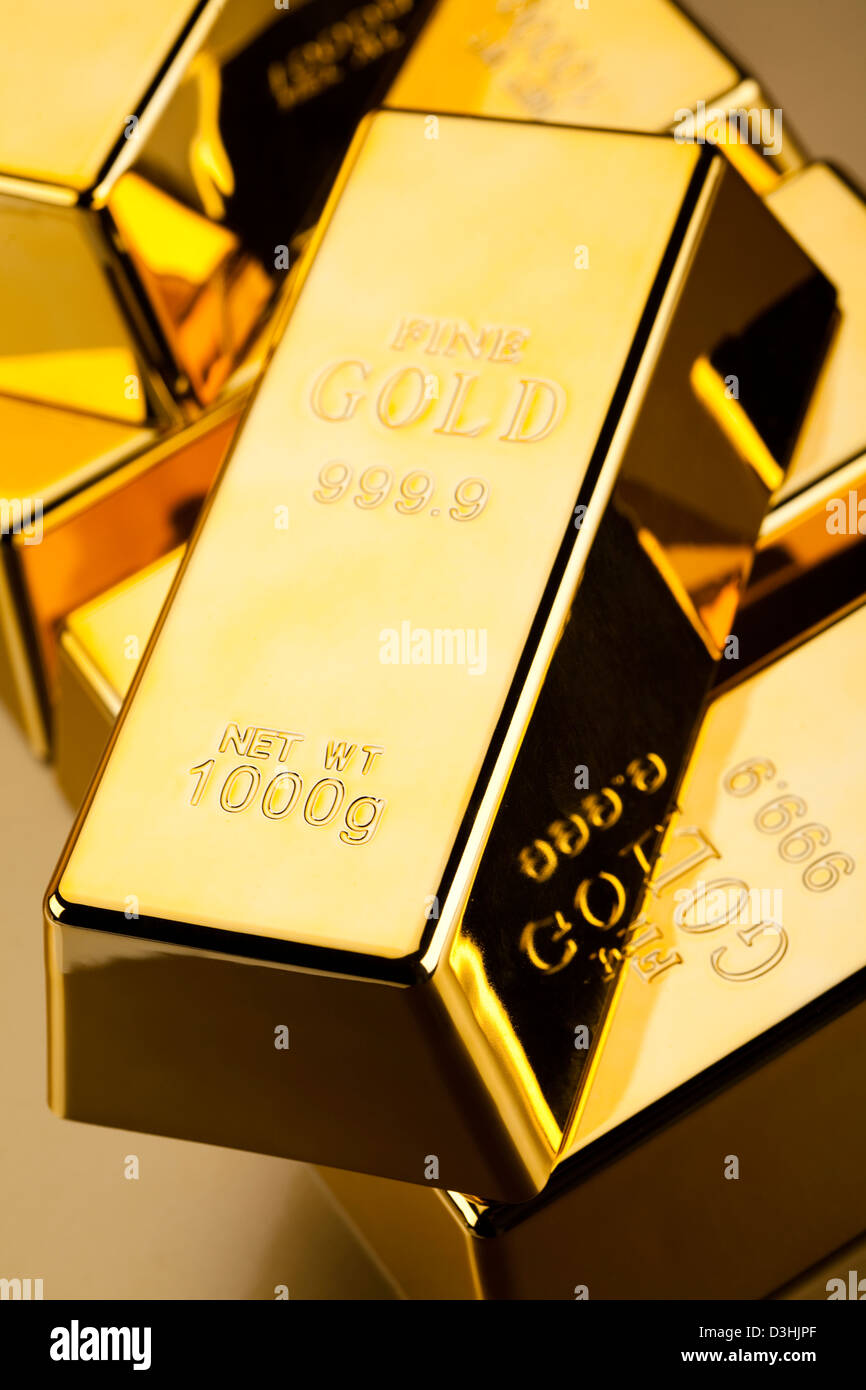 Gold bullions pyramid hi-res stock photography and images - Alamy