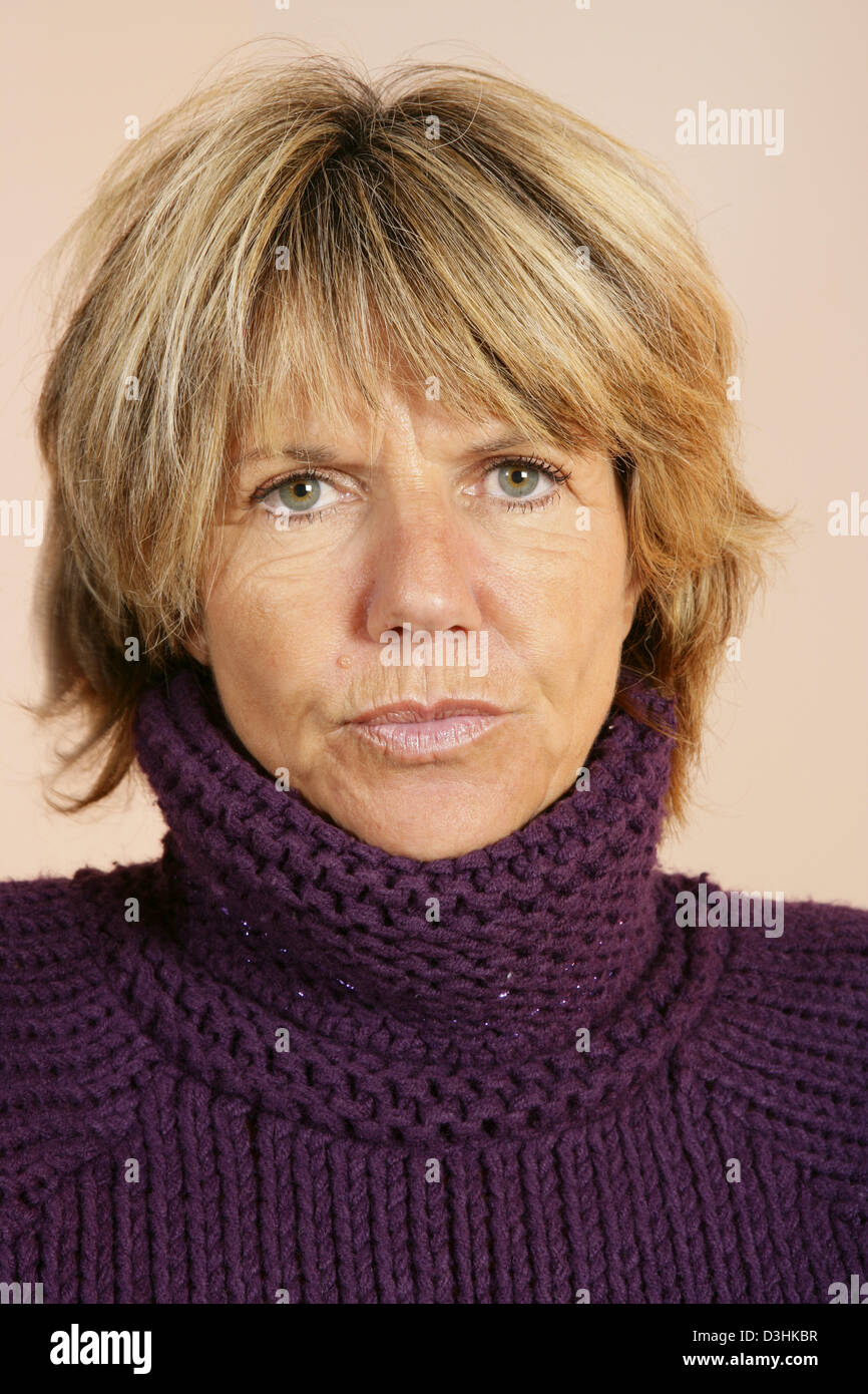 COLD, ELDERLY PERSON Stock Photo - Alamy
