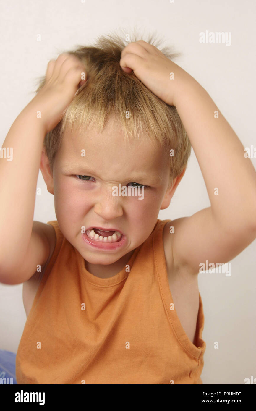 Child male cry alone hi-res stock photography and images - Alamy