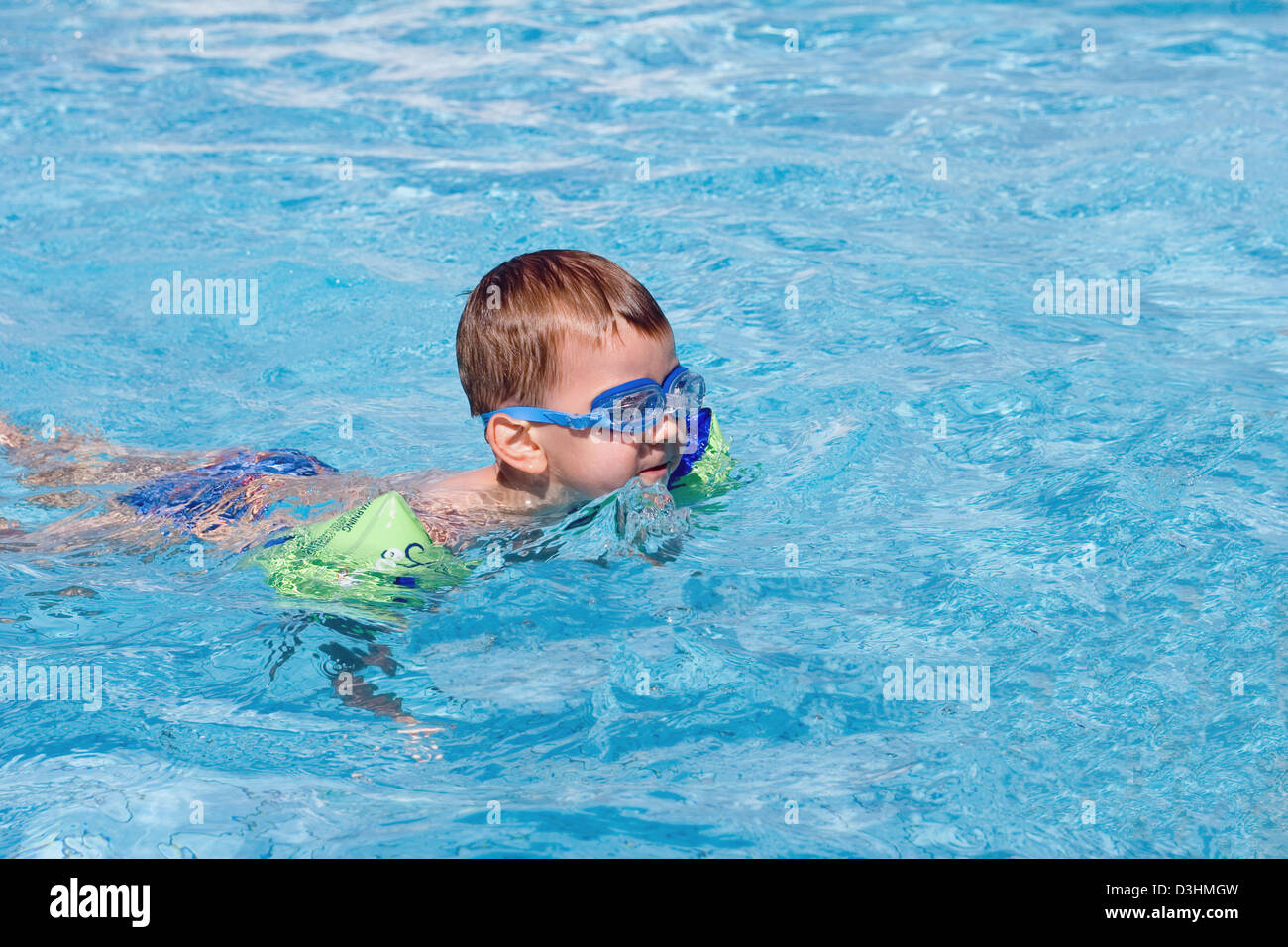 5 year old swimming in pool hi-res stock photography and images - Alamy