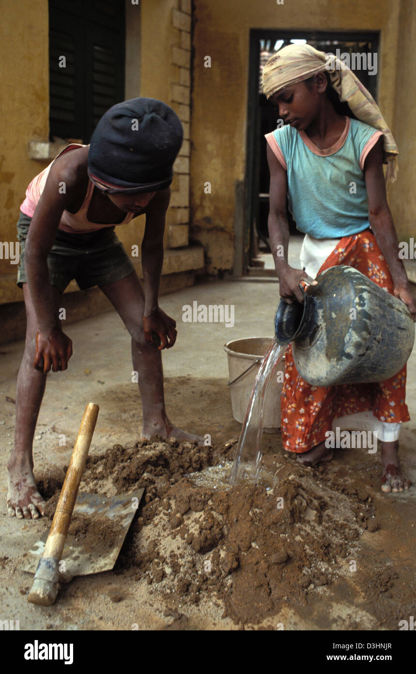 Child worker, constructions hi-res stock photography and images - Alamy