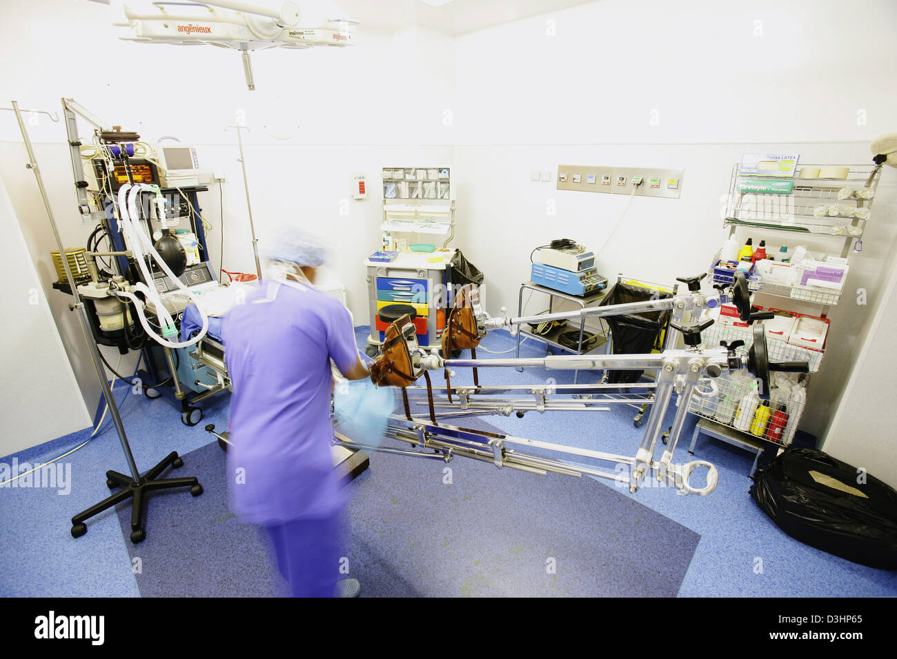 Stirrups hospital hi-res stock photography and images - Alamy