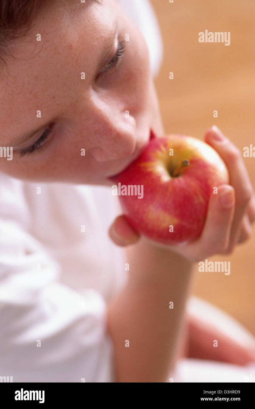 WOMAN EATING FRUIT Stock Photo - Alamy