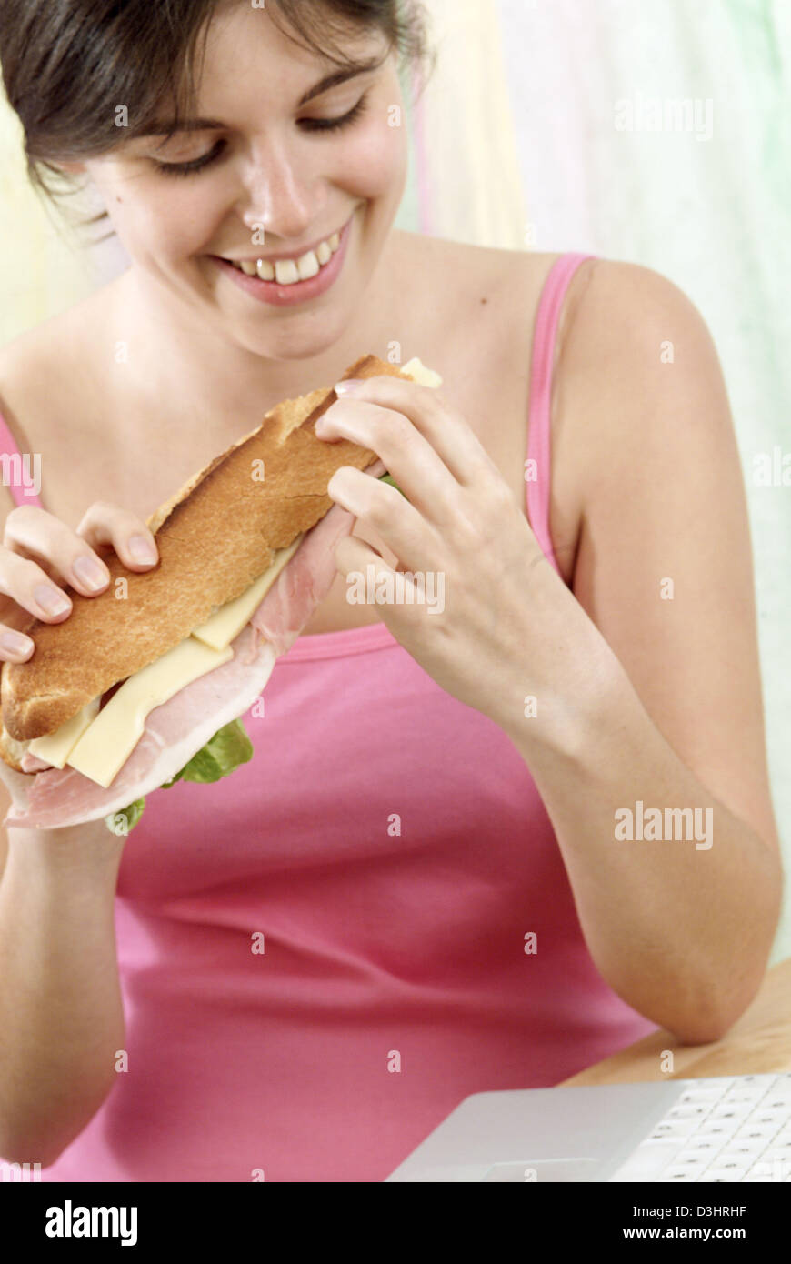 12 girl eating sandwich hi-res stock photography and images - Alamy