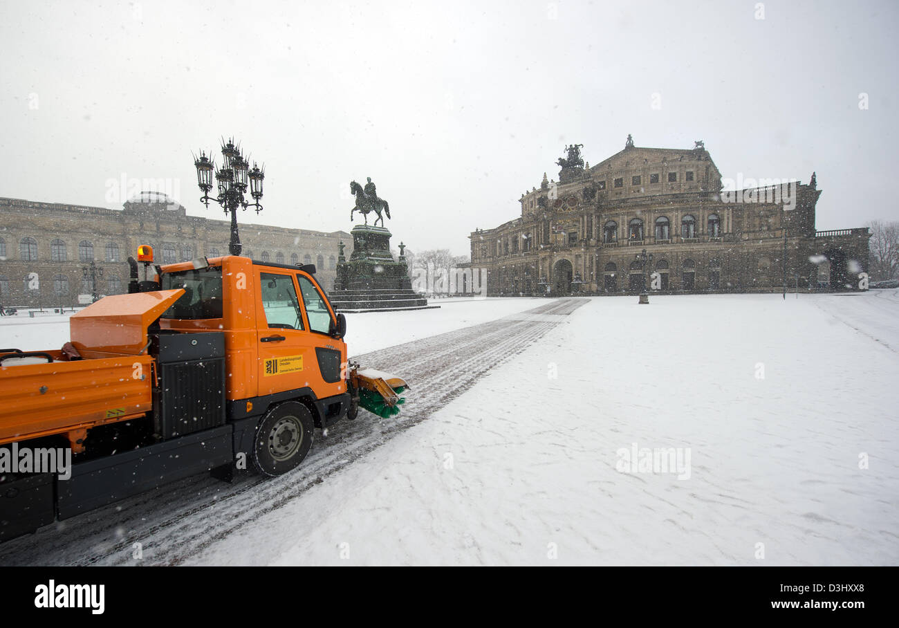 Dresden zwinger snow hi-res stock photography and images - Alamy