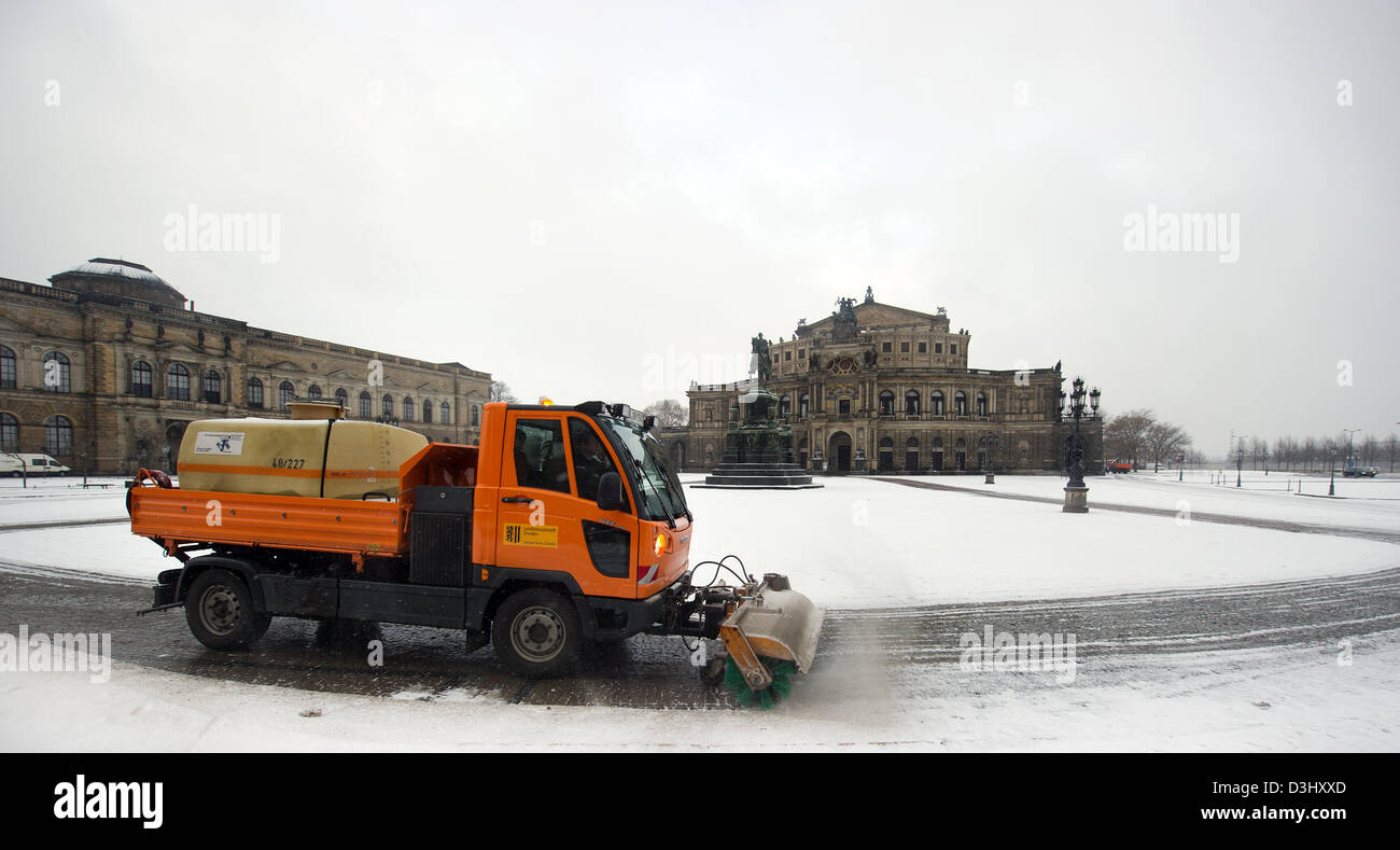 Dresden zwinger snow hi-res stock photography and images - Alamy