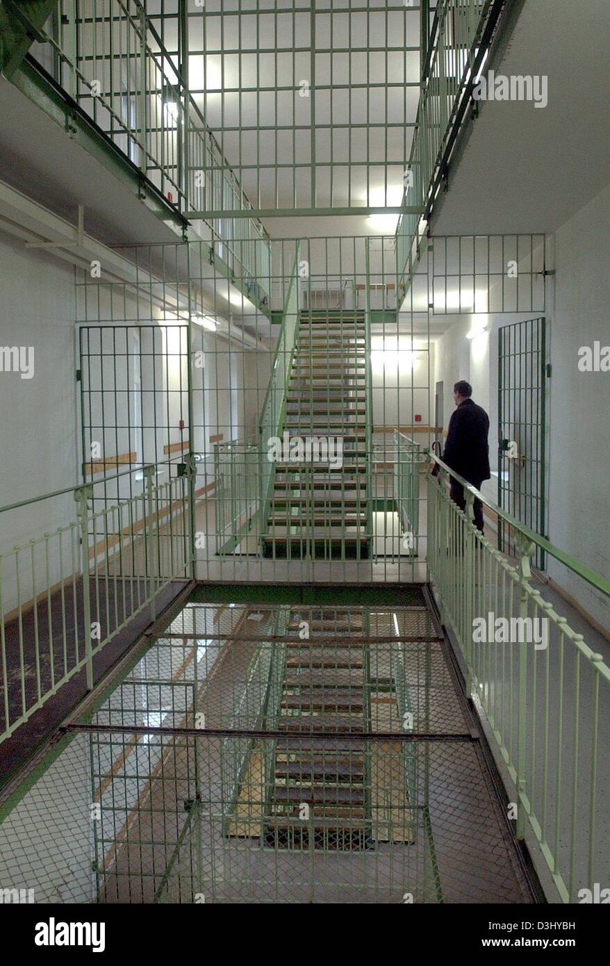 (dpa) - A man walks along a corridor with staircases in the Bautzen ...