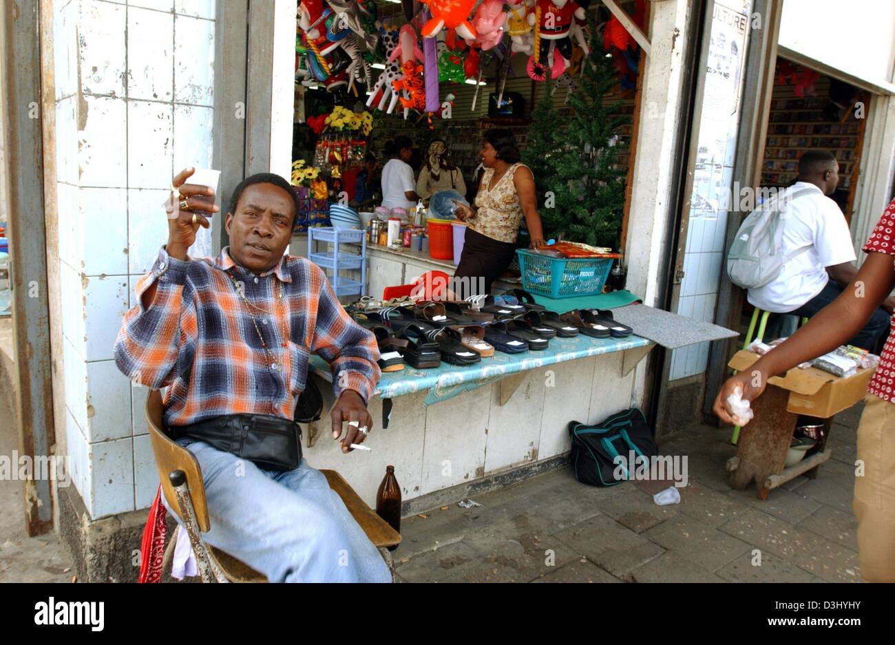 (dpa) - A shoe vendor in a shopping street in Paramaribo, the capital ...