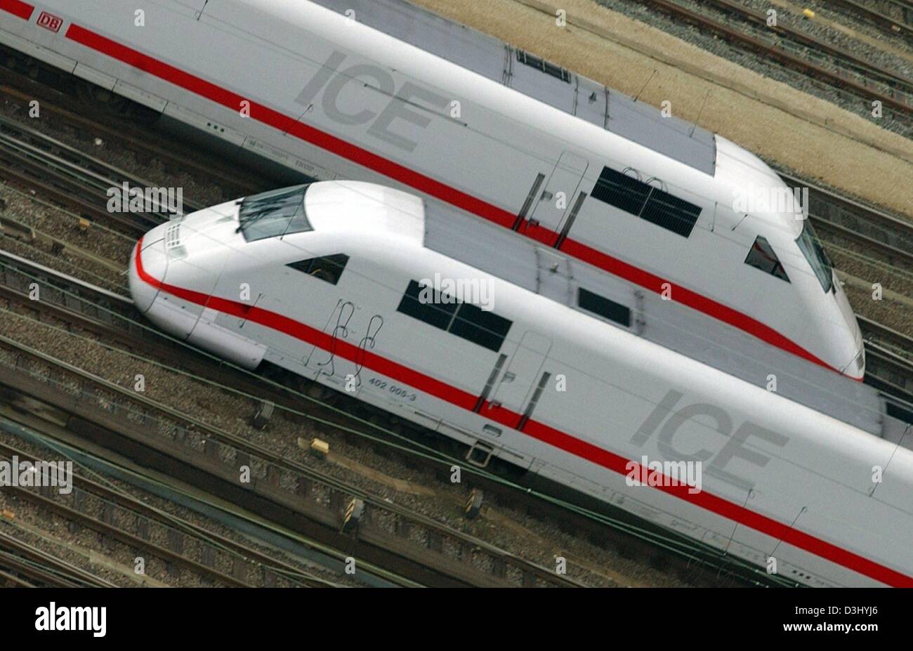 (dpa files) - Two ICE high-speed trains pass each other in Frankfurt ...