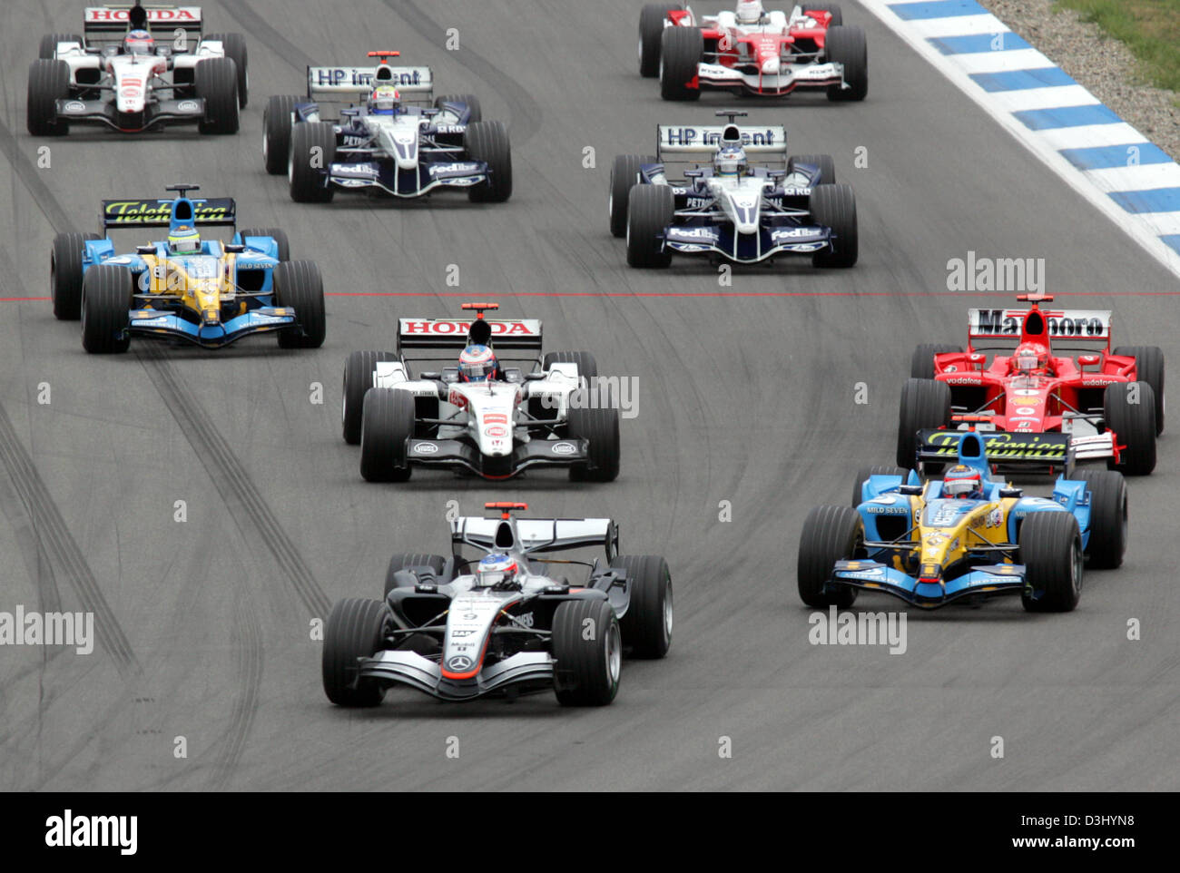 (dpa) - Finnish Formula One driver Kimi Raikkonen (C) of McLaren ...