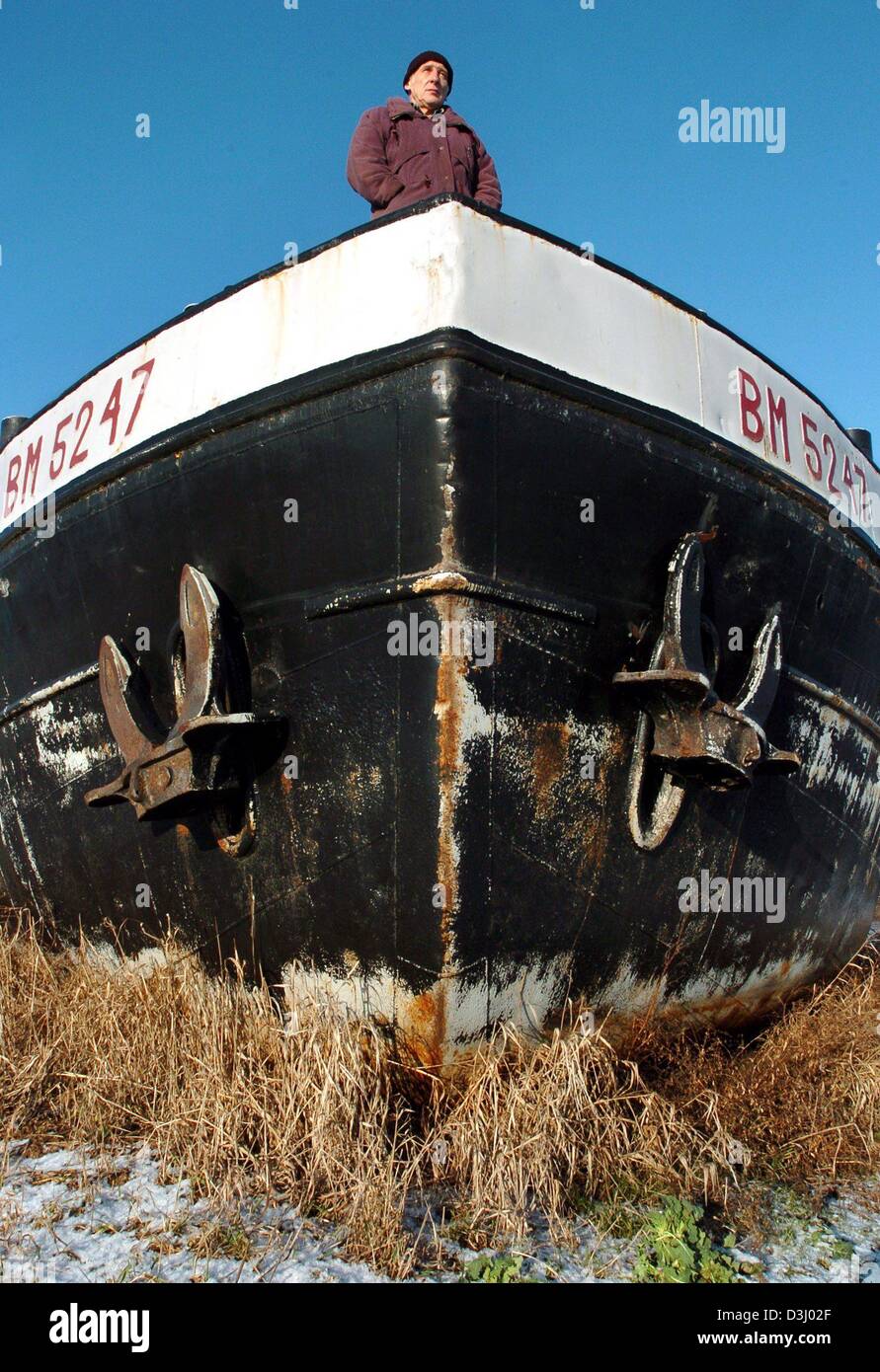 Barge within hi-res stock photography and images - Alamy