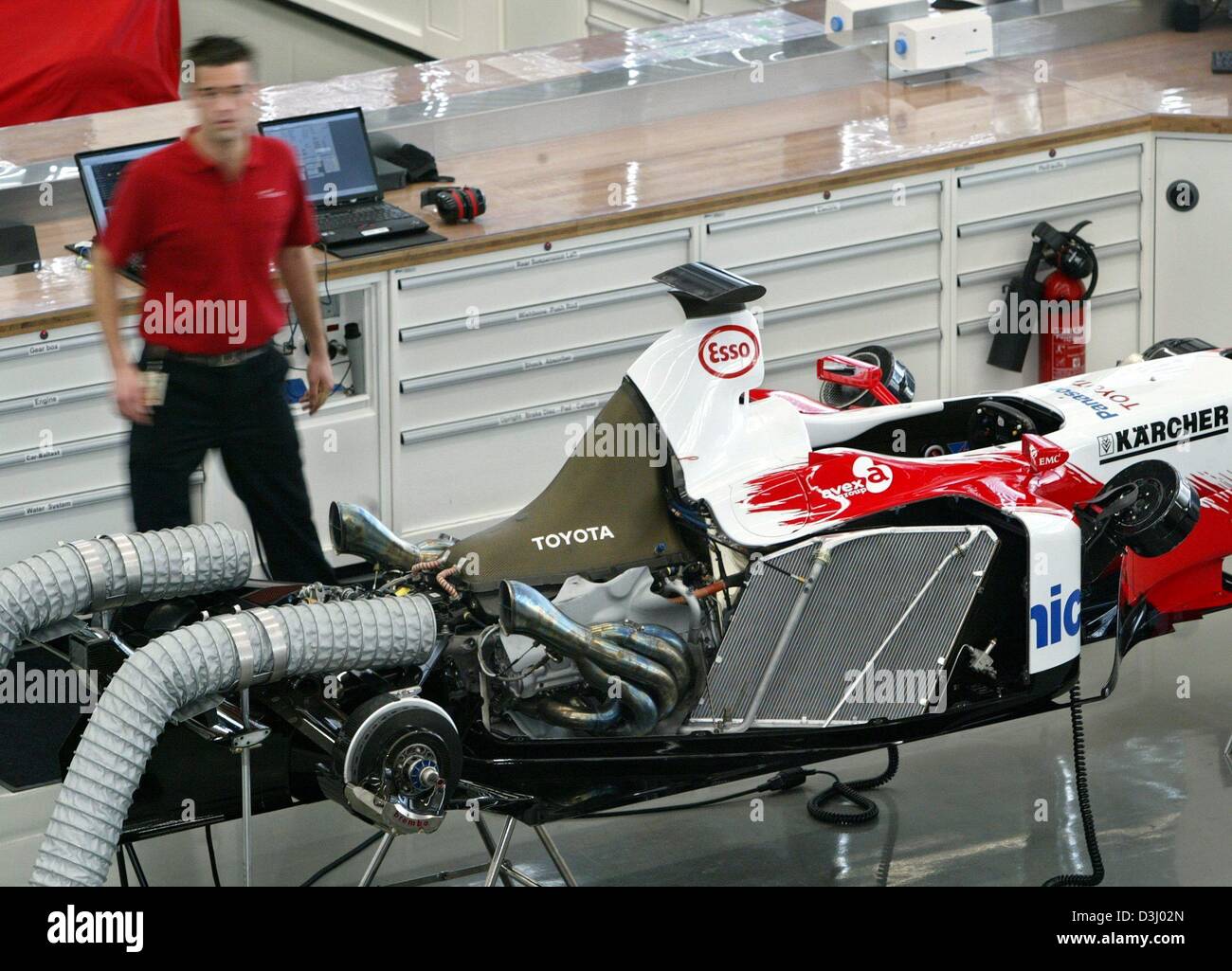 (dpa) - A technician works on the new Toyota FT 104 racing car model in ...