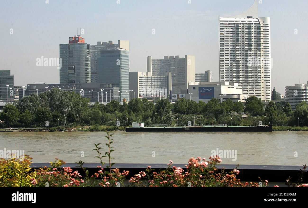 (dpa) - A view across the River Danube at the United Nations (UN ...