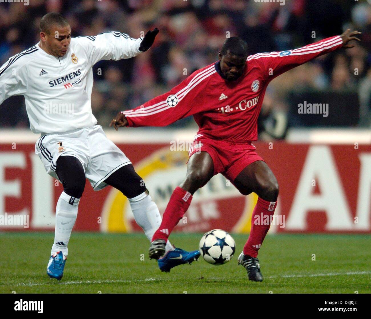 (dpa) - Bayern Munich's defender Samuel Kuffour (R) from Ghana ...