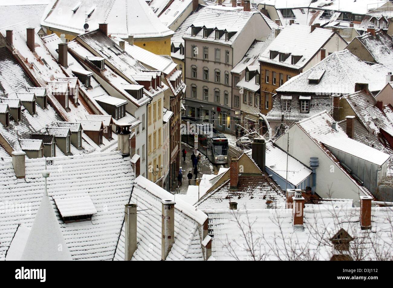 (dpa) - A view over the snow-covered rooftops of the old town of ...