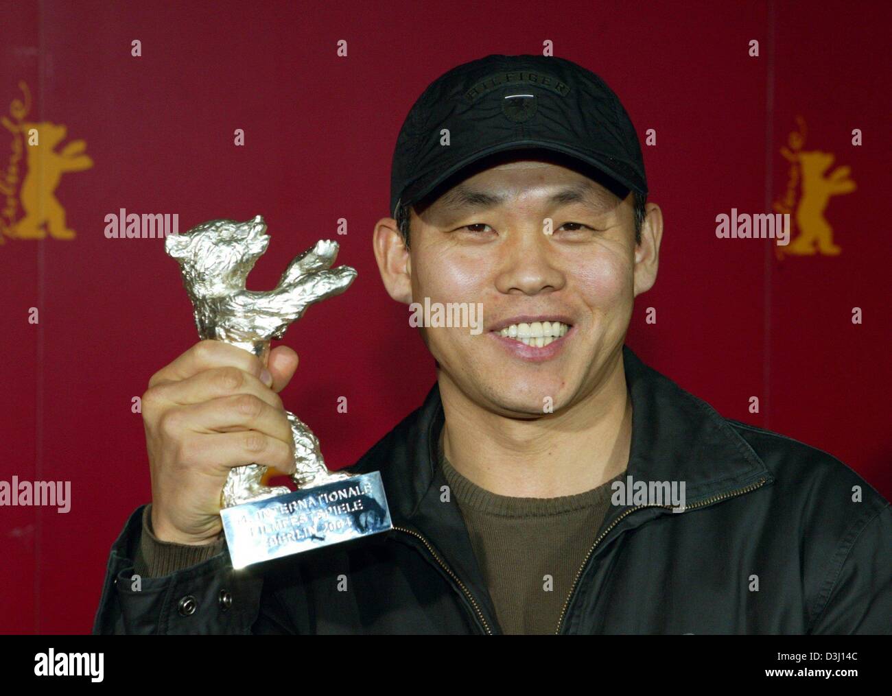 (dpa) - South Korean director Kim Ki-Duk smiles as he holds the 'Silver ...