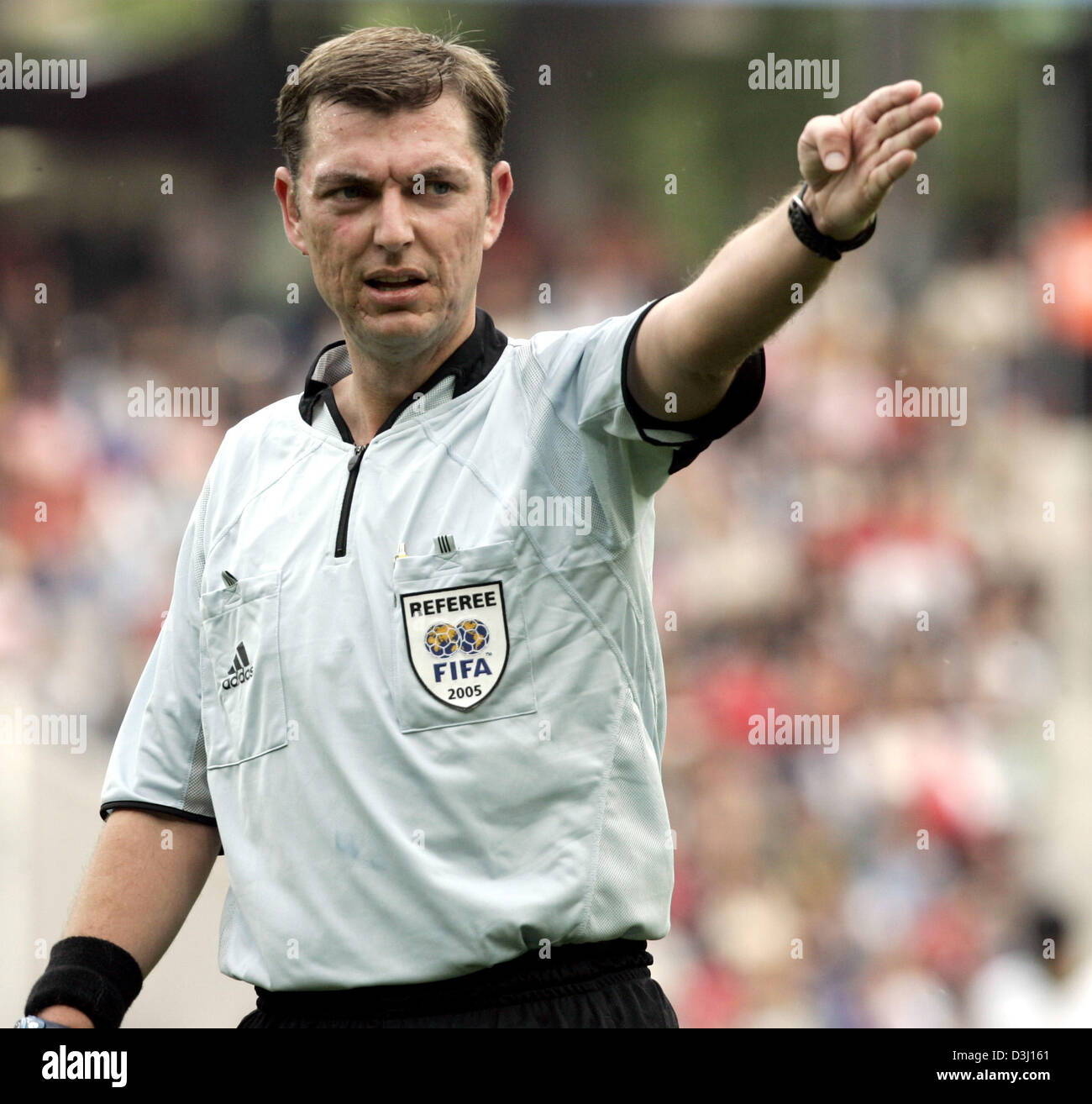 Dpa australian referee matthew breeze hi-res stock photography and ...